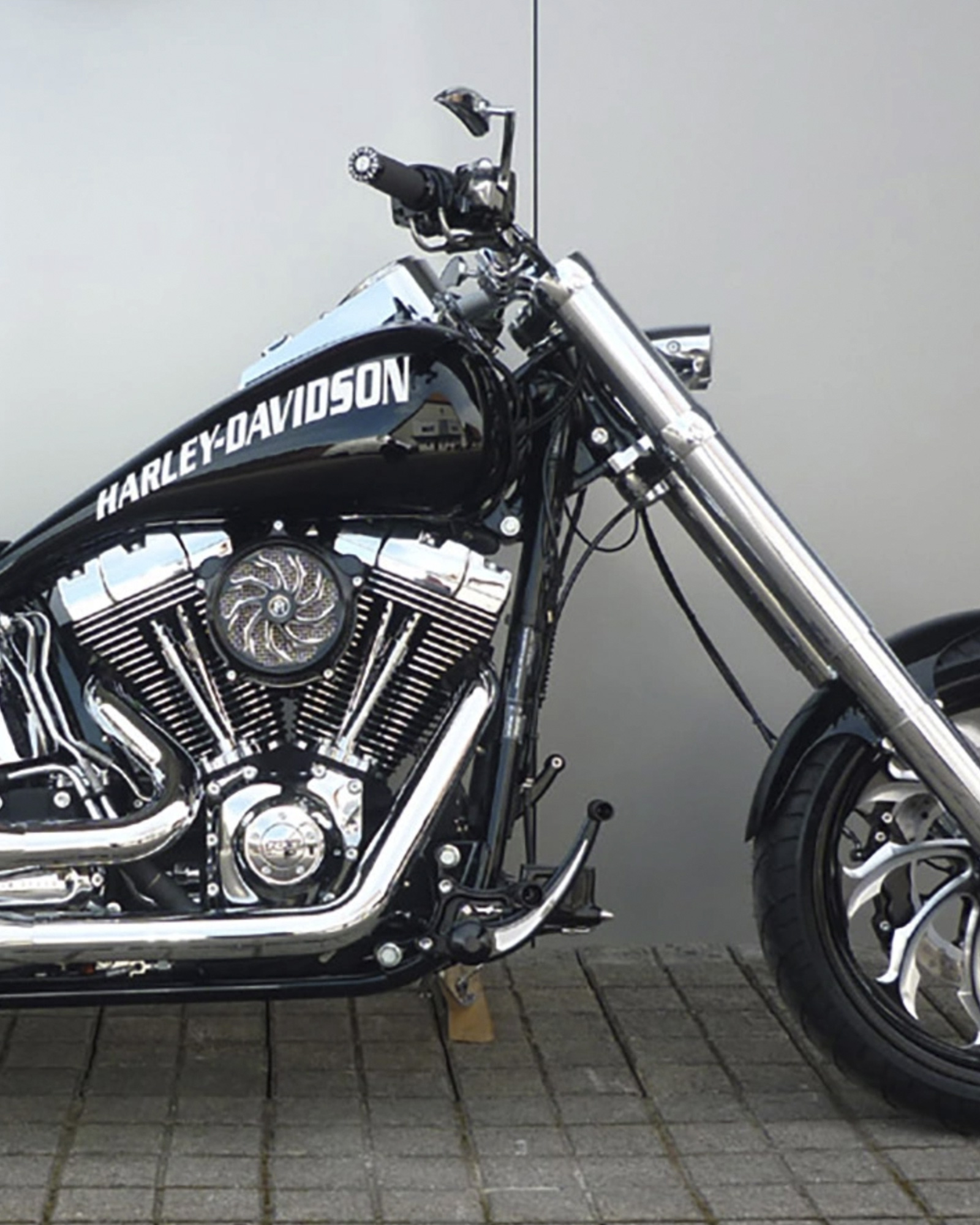 Custom Bike – Hardcore | F. + W. Arni AG - Official Harley Davidson Dealer